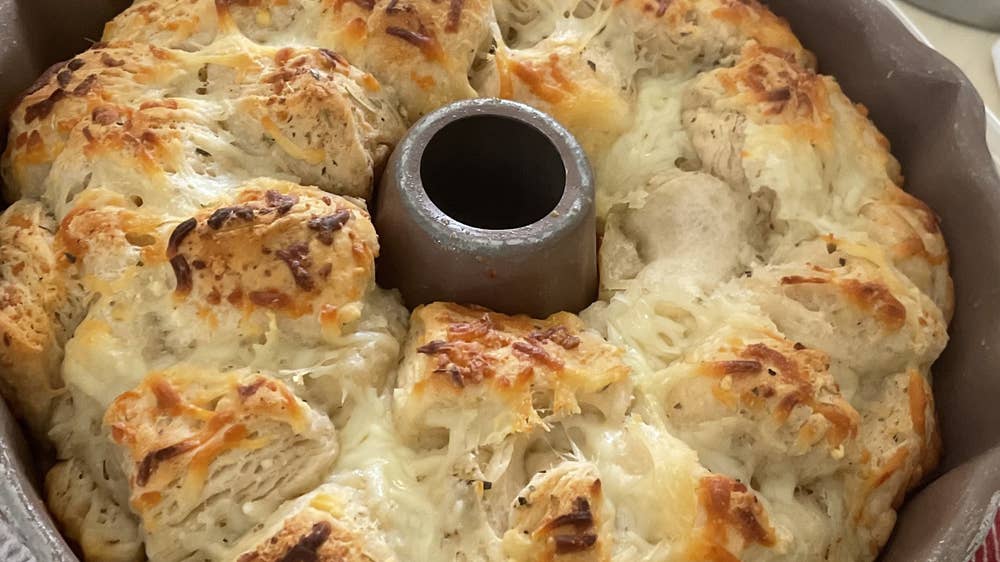 Cheesy Garlic Monkey Bread Recipe by Tasty