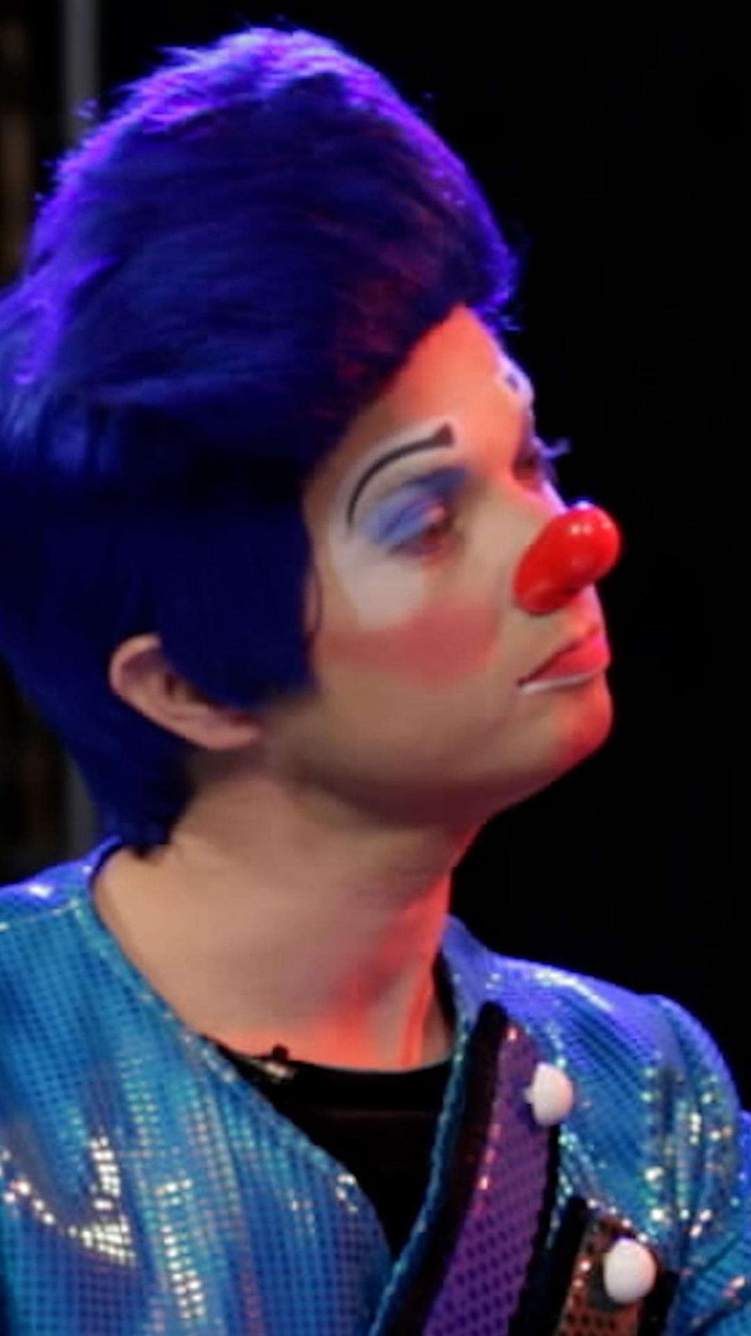Guess Who Celebrity Caught In Full Clown Costume In The Best Cosplay At ...